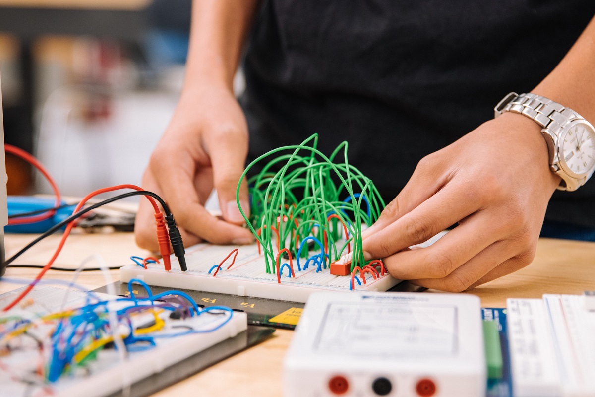 5 Ways To Get Your Students To Love STEM | Miss Donnelly's Daily Apple